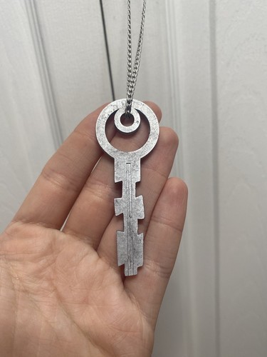 Saw III Amanda Young Key Necklace Jigsaw Prop Myers Leatherface Jason ...