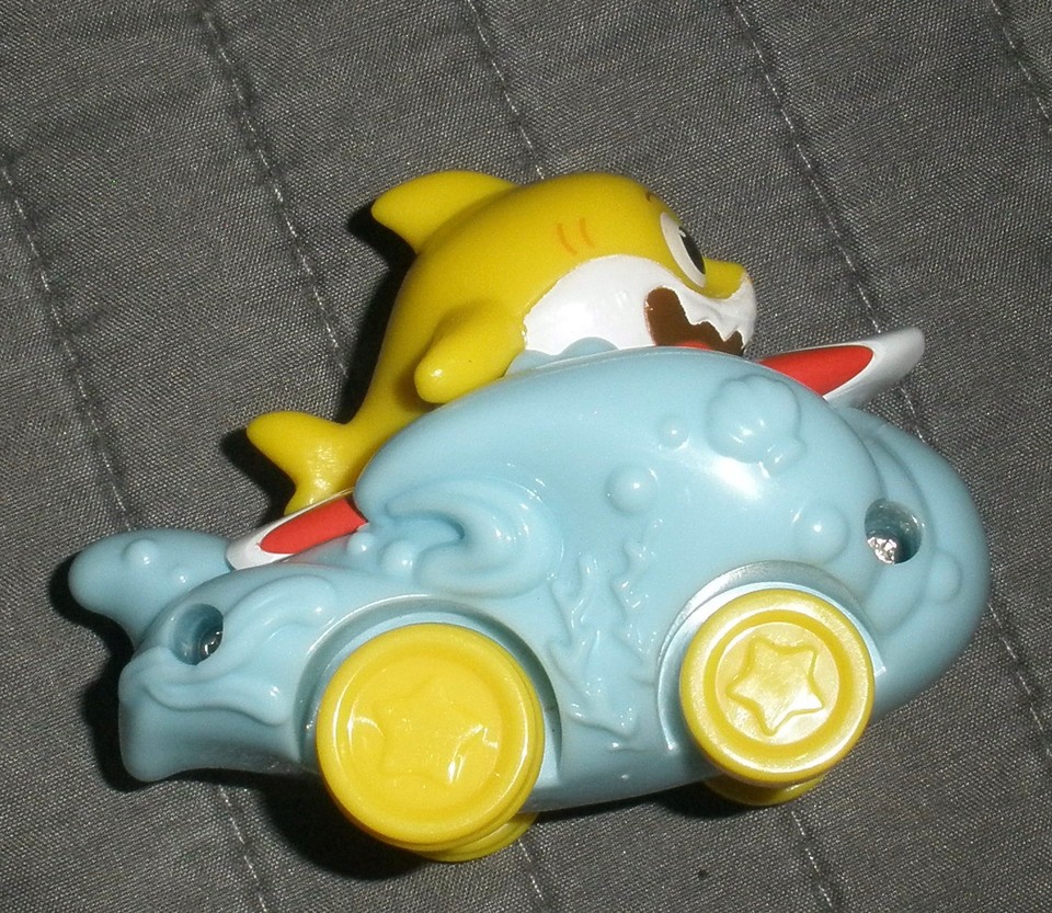 Lot of 2 nickelodeon BABY SHARK’S BIG SHOW GOLDIE Speedy Sea Vehicle ...