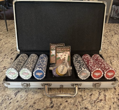 Las Vegas 300 pc Poker Set With Dice, Dealer, Big&Small Blind Button ...