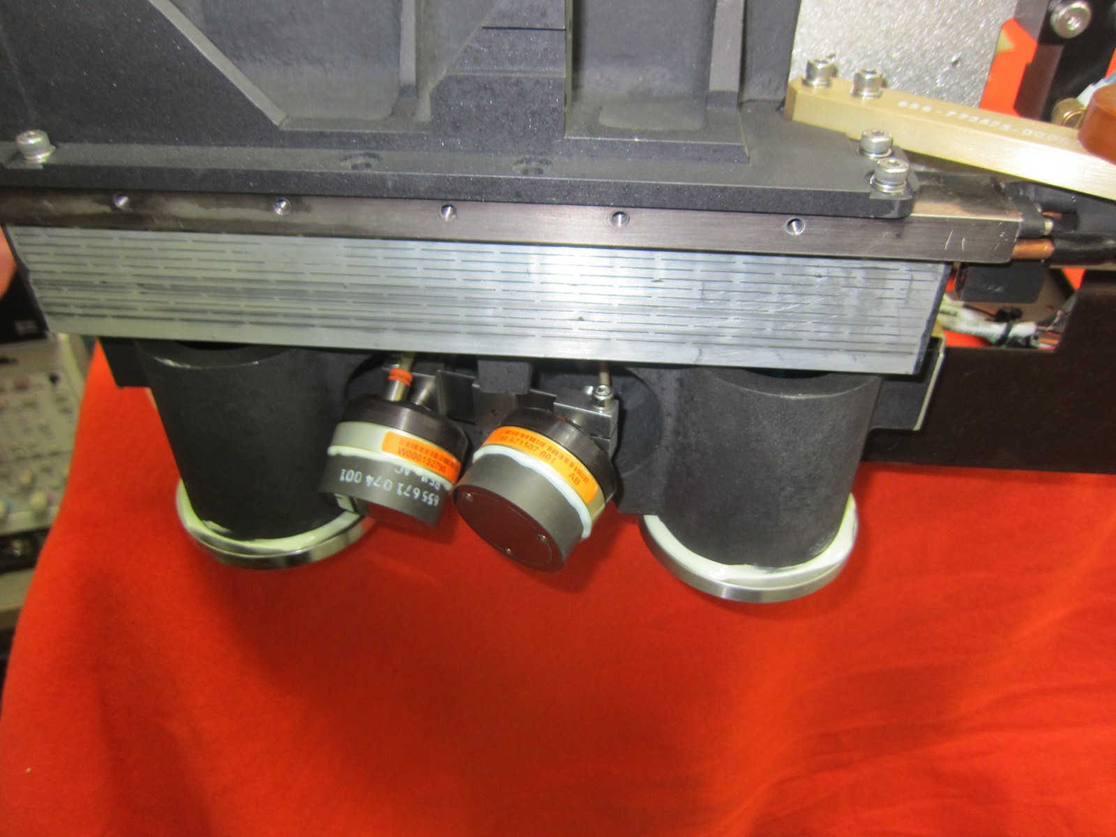 KLA-Tencor Assembly x-stage w/o pcbs 060-733192-001 740-671507-001 261 ...