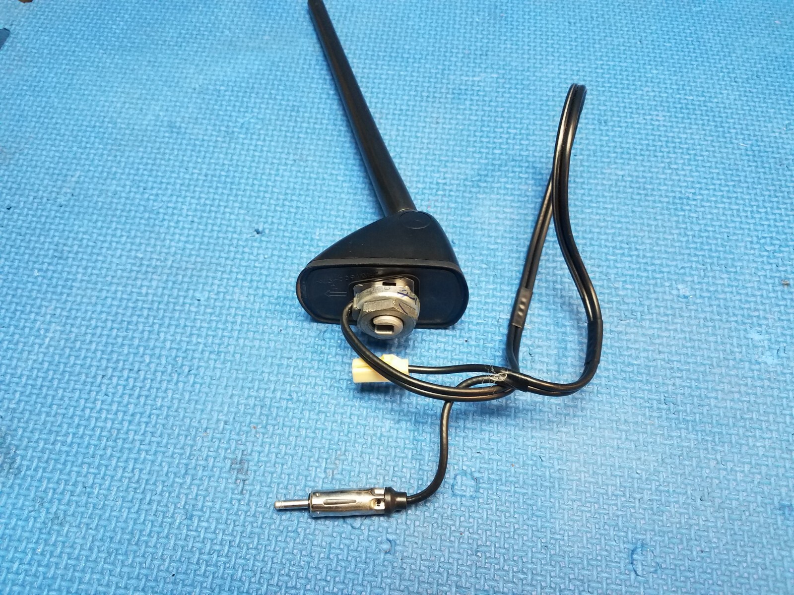 2004-2009 LEXUS RX330 RX350 RX400h ROOF MOUNTED RADIO ANTENNA W/ BASE ...