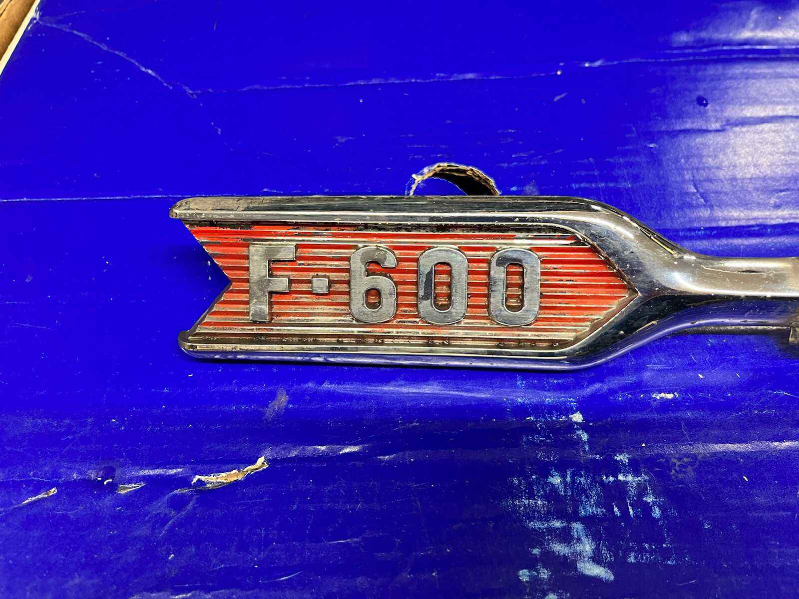 1960 60 FORD F600 TRUCK HOOD EMBLEM RH SIDE OEM Passenger | eBay