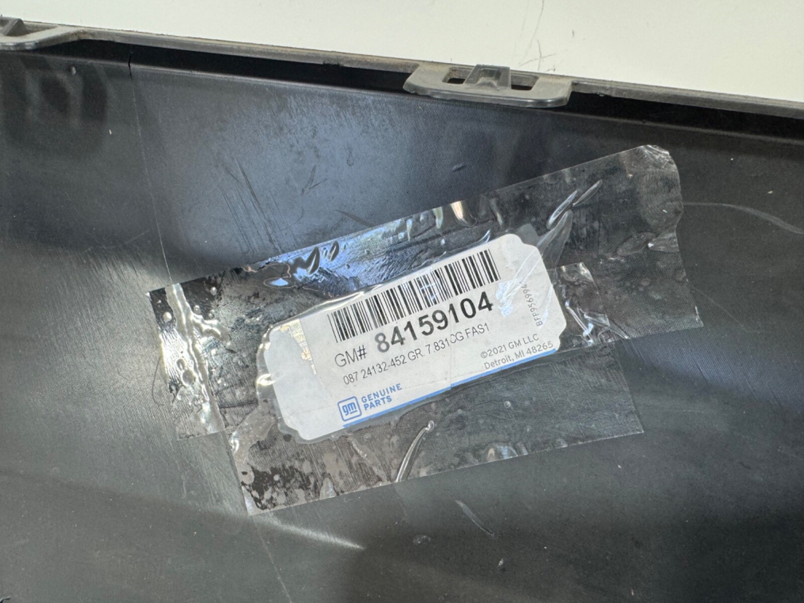 2017 2018 Cadillac XT5 Front bumper lower valance 84159104 “ NO ...