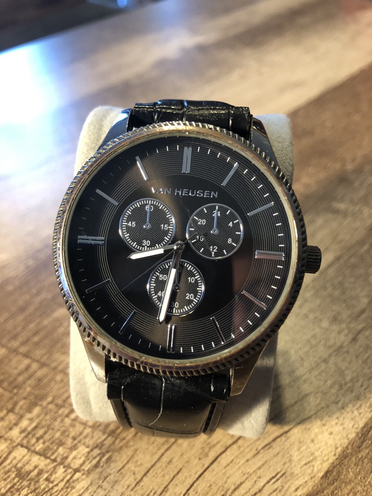 Van Heusen Men’s Watch Accutime Japan Movement Wristwatch New Battery ...