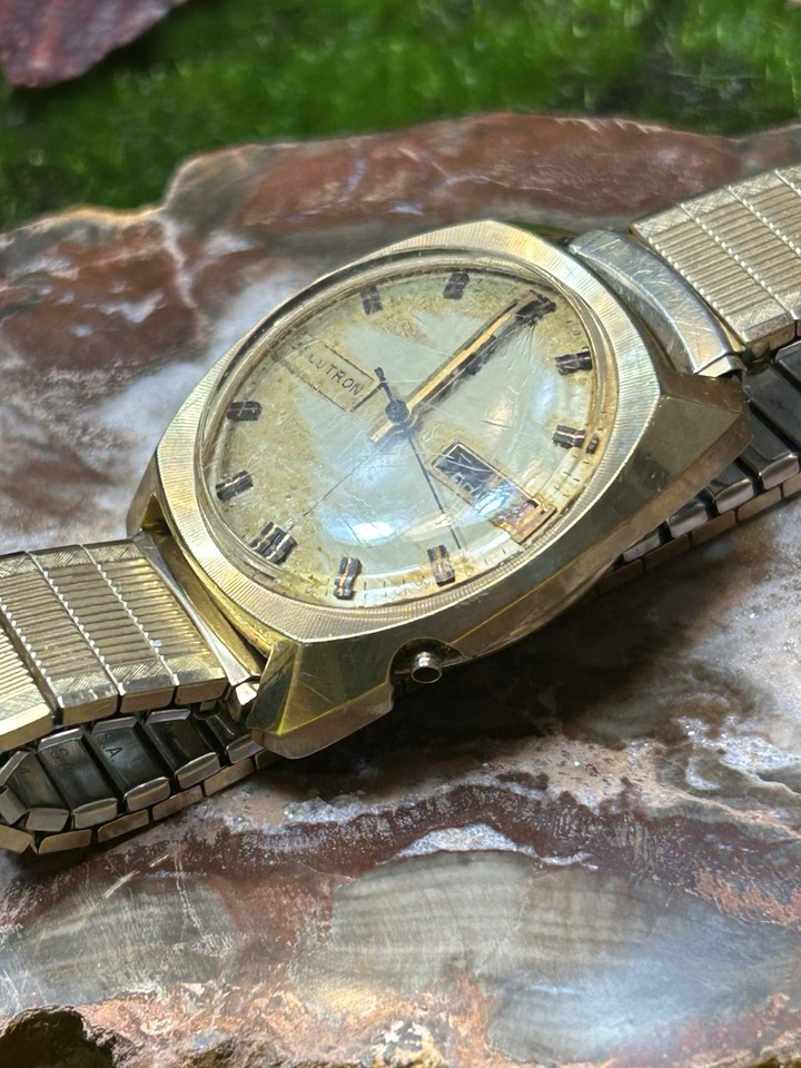 Vintage Pair Of Mens Bulova Accutron 2182 Watches. One Runs. Other ...