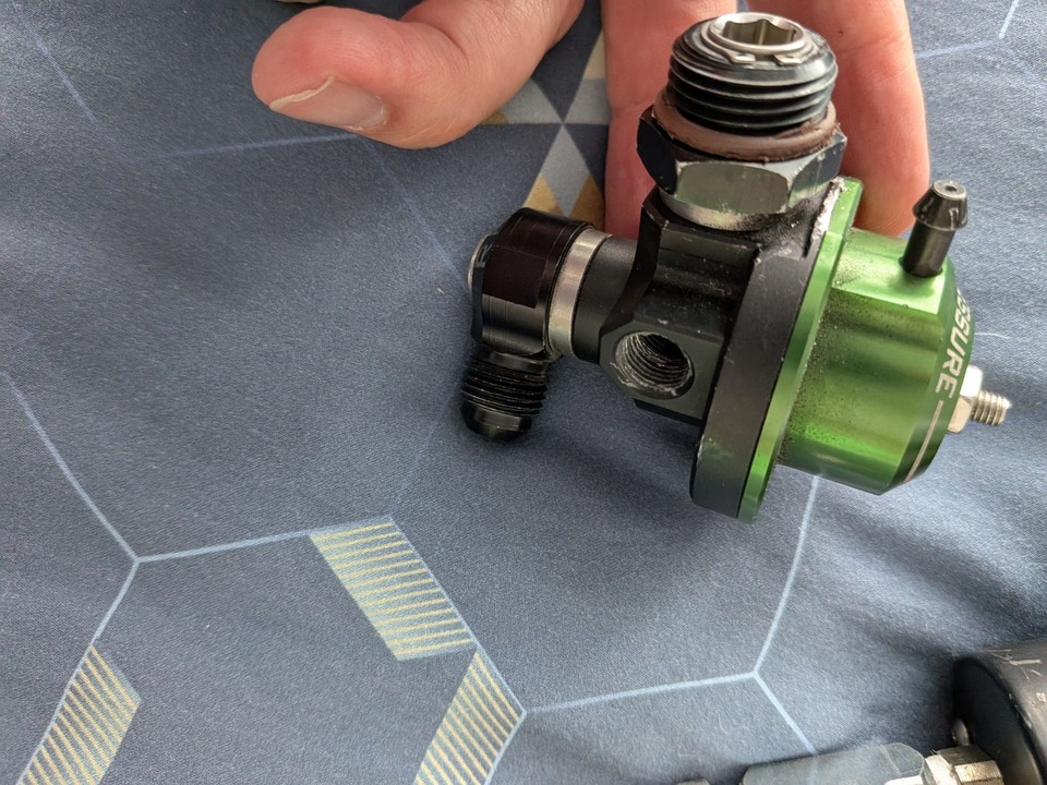 Radium fuel pressure direct mount regulator & 100 psi fuel pressure ...