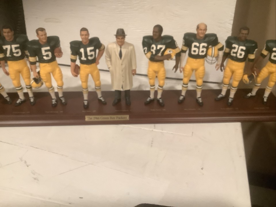 Vintage 1966 Super Bowl I-Green Bay Packers Line-Up Statues-Danbury ...