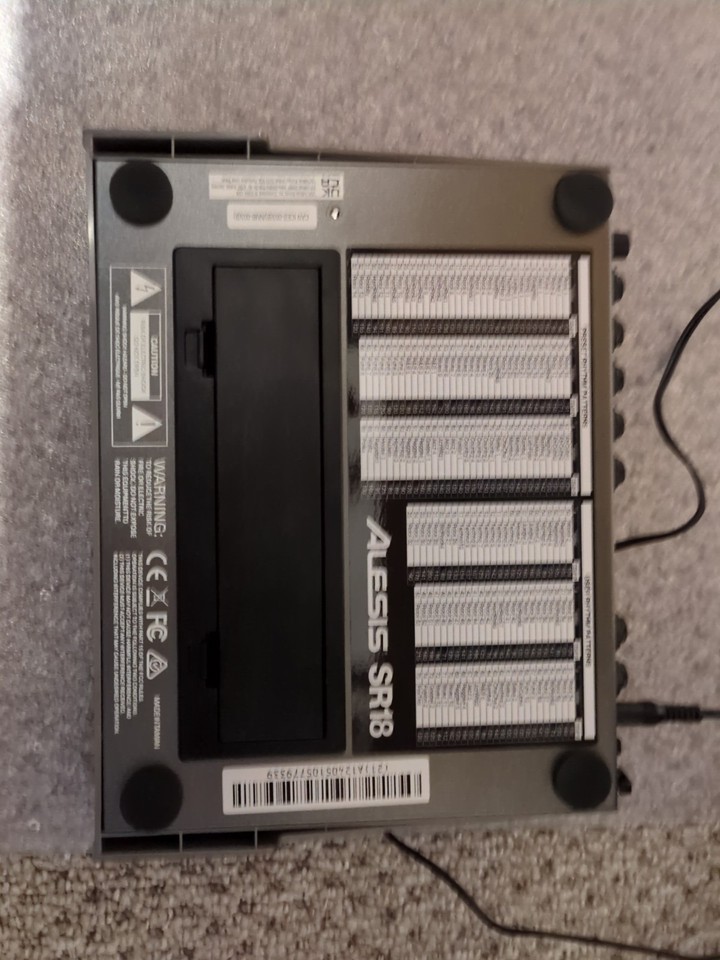 Alesis SR18 Drum Machine in Mint Condition with PSU & Original Manual ...