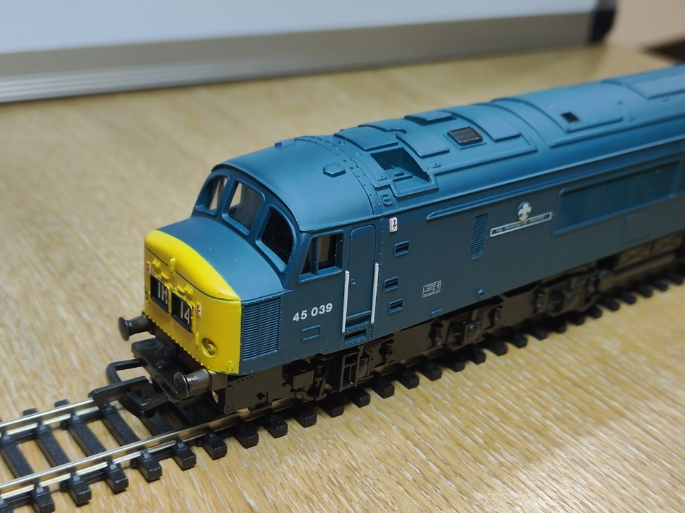 Mainline OO Gauge BR Class 45 Diesel Loco The Manchester Regiment BR ...