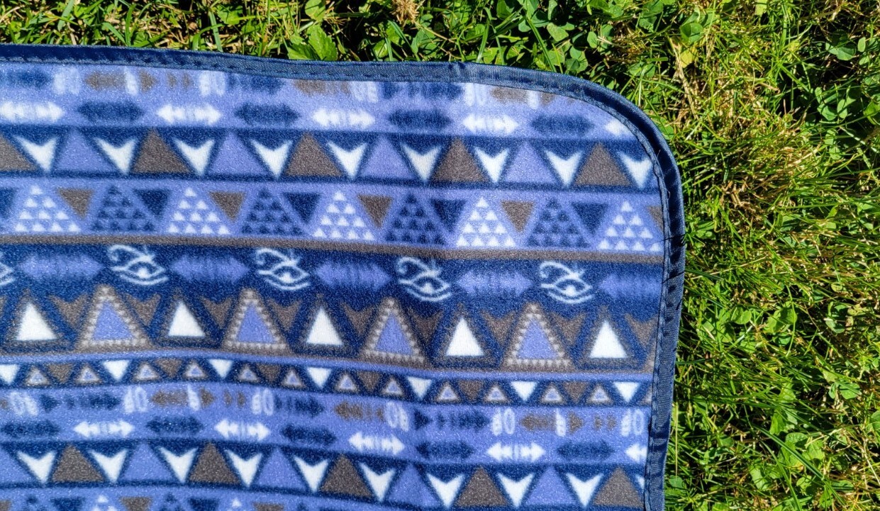 Hitwear Fleece Roll-up Indoor/Outdoor Picnic Blanket | eBay