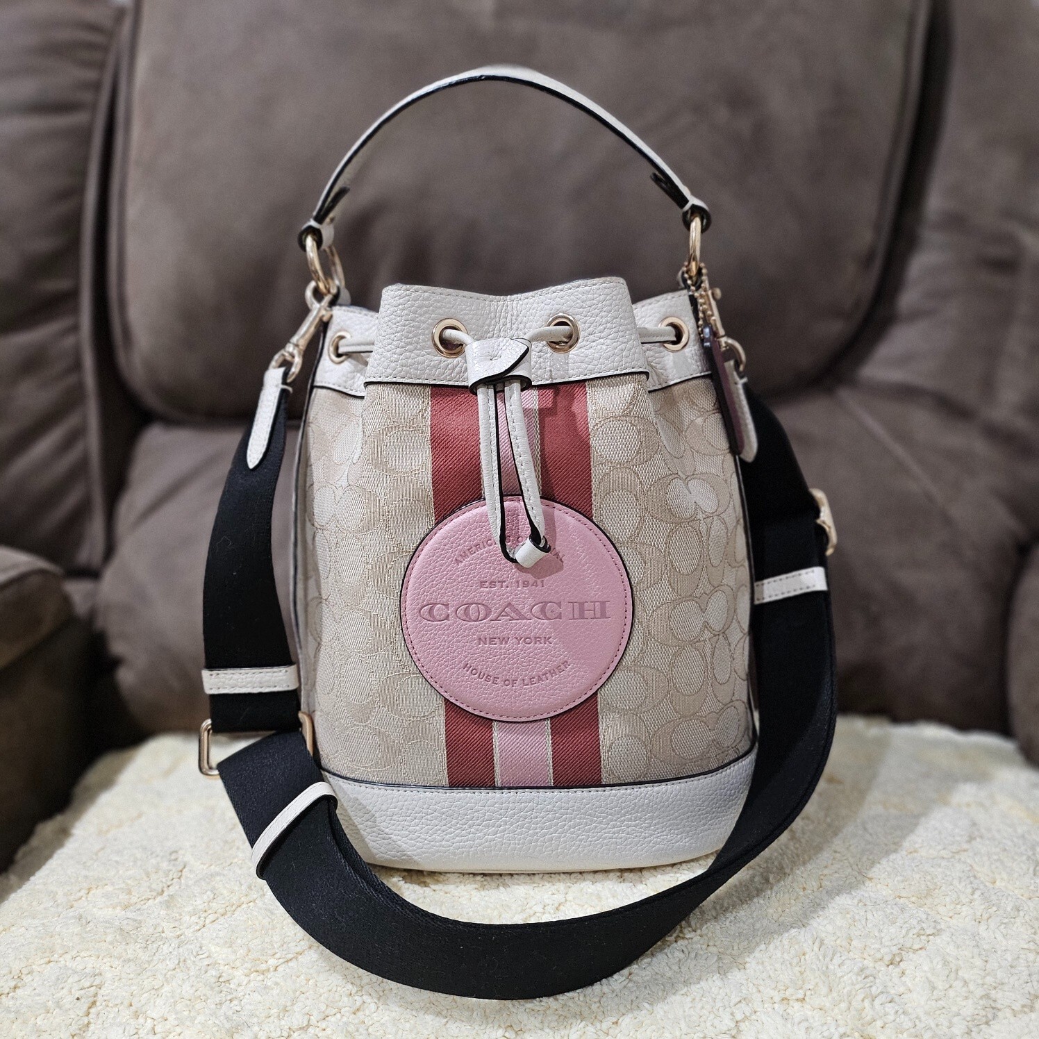 COACH DEMPSEY DRAWSTRING BUCKET BAG IN SIGNATURE JACQ… - Gem