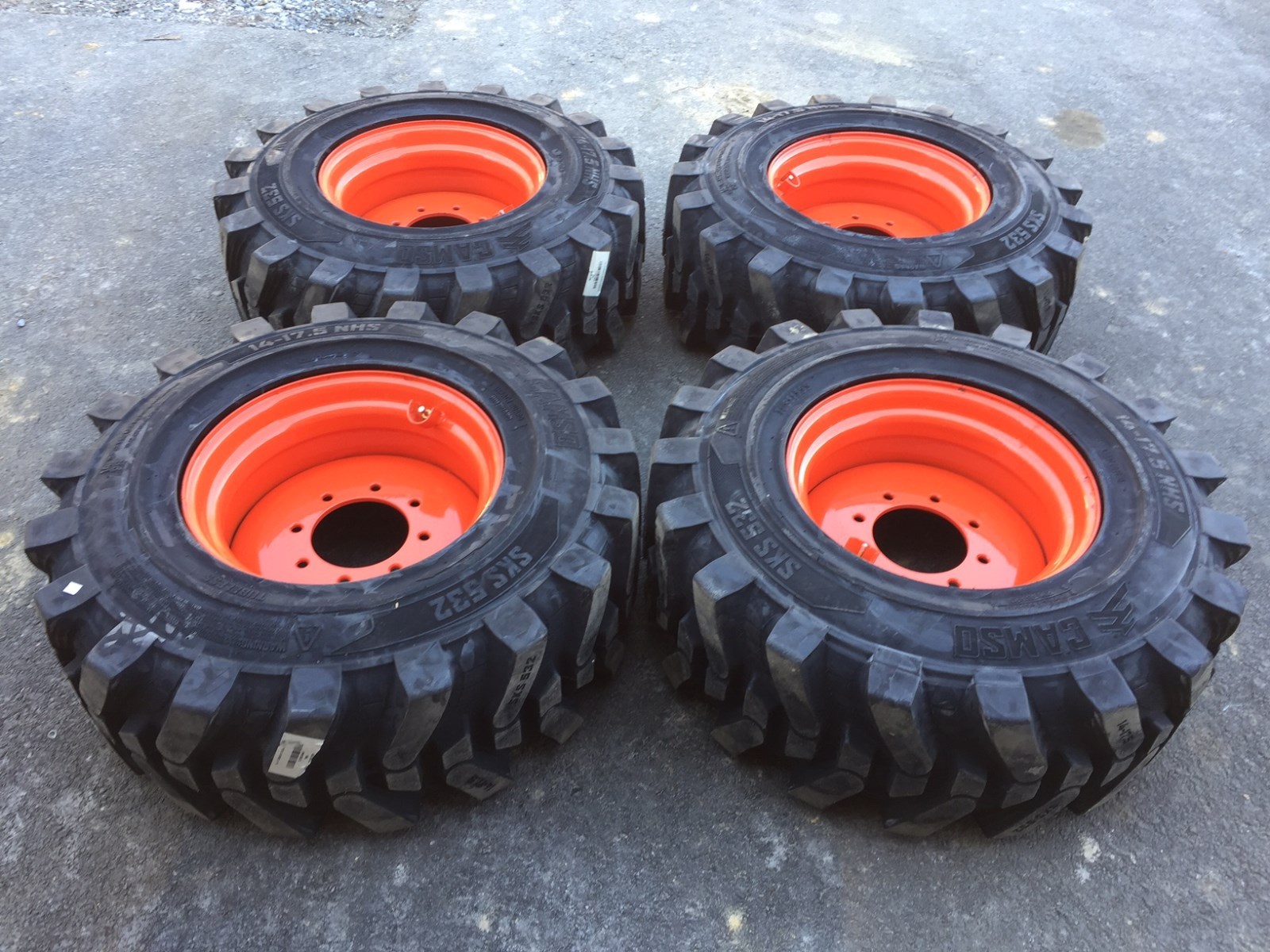 4 HD 14-17.5 SKS532 Skid Steer Tires rims/wheels for Bobcat S300,S330 ...