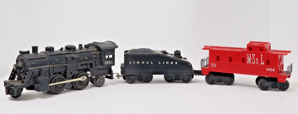 Vintage LIONEL Train and Track Set 19436 Box O Gauge Locomotive Caboose ...