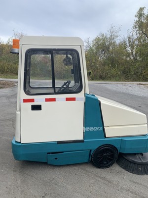 Sweepers & Scrubbers - Tennant Sweeper