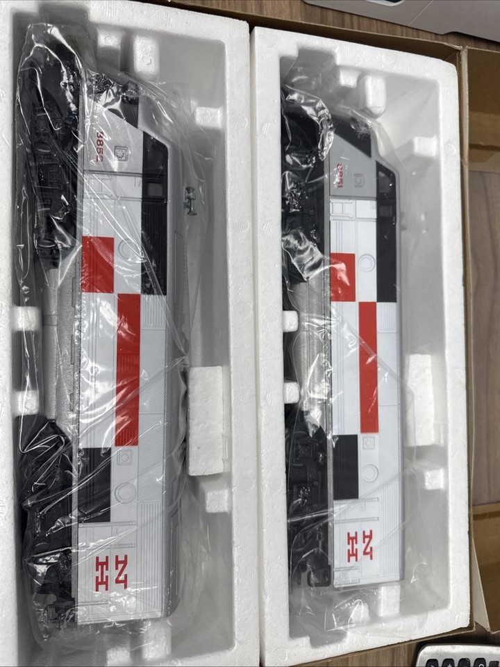 Lionel 6-8851 O Gauge New Haven F-3A-A Diesel Locomotive Set #6-8851 ...