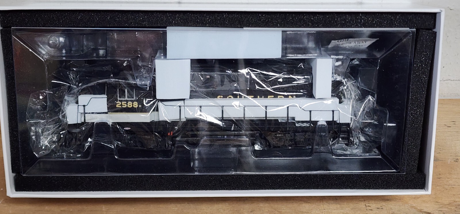 Broadway Limited HO Scale 7579 EMD GP30 SOUTHERN RR 2588 Paragon 4 DC ...