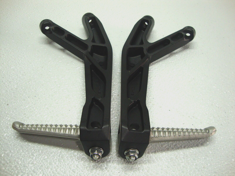 17-21 YAMAHA YZF R6 OEM LEFT RIGHT REAR BACK PASSENGER PEGS PAIR 2017 ...