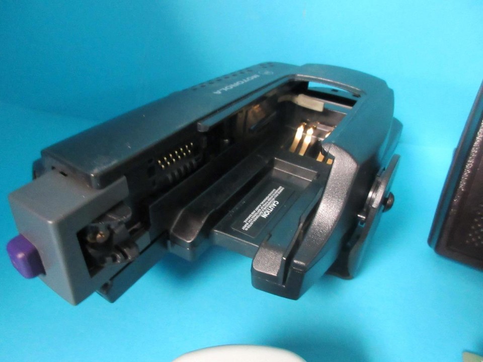 MOTOROLA XTS/MTP VEHICULAR ADAPTER NTN8560 N2001A W/ POWER AMPLIFIER ...