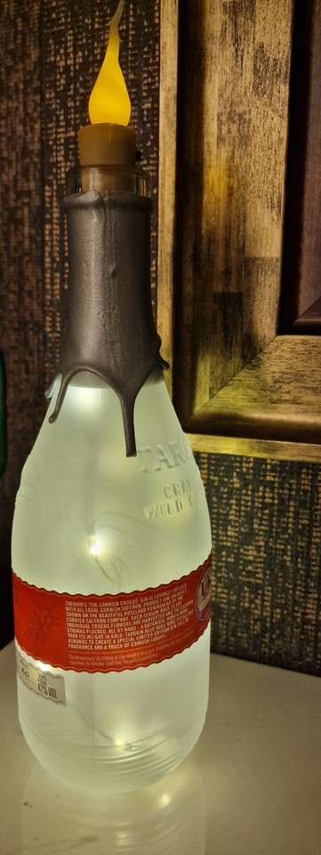 TARQUIN'S Cornish Crocus Gin bottle with LED lights & flickering candle ...