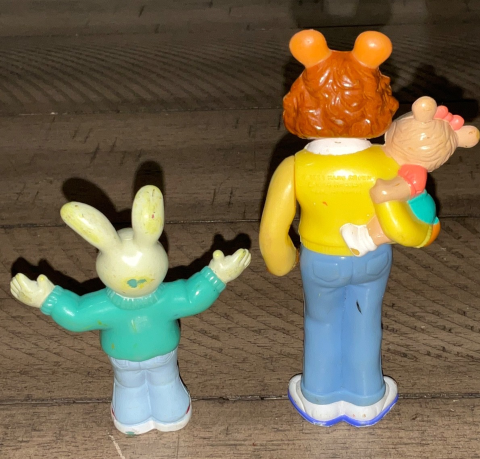 ARTHUR TV SHOW - Mom with Kate and Buster Figures Hasbro PBS 1996 | eBay