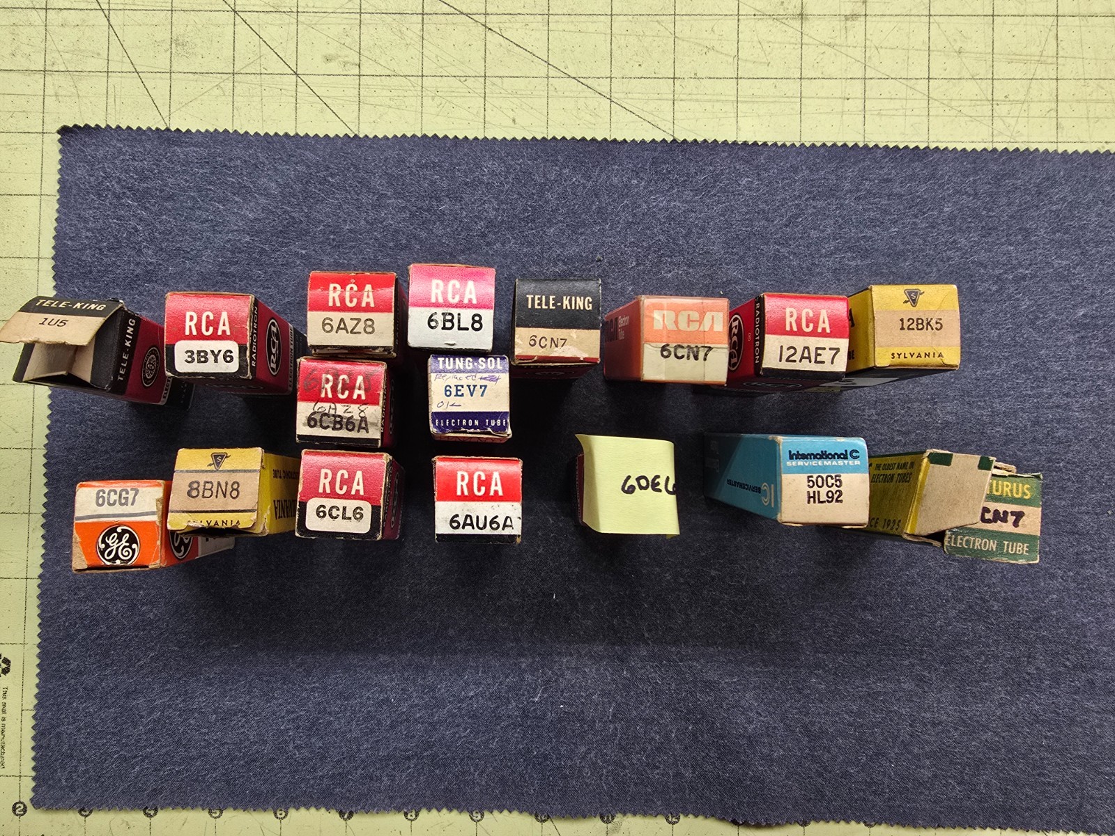 Lot of 17 Assorted Vacuum Tubes 6CG7, 50C5, 6CN7, 6DE6, 8BN8, 12AE7 ...