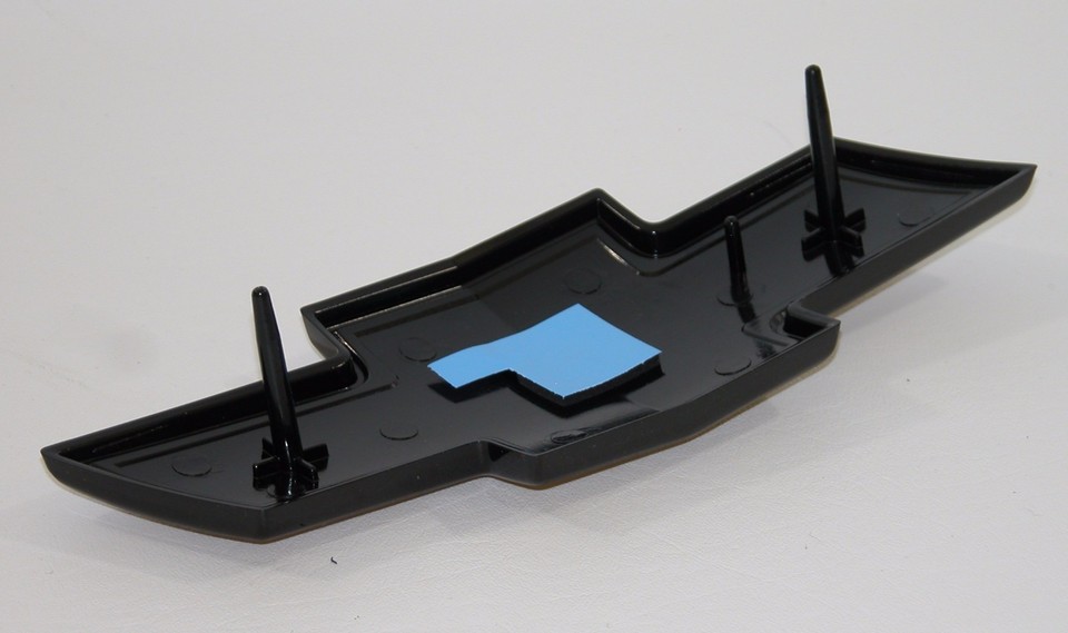 07-14 Chevrolet Suburban Gold Front Grill Bowtie Emblem NEW GM 22830014 ...