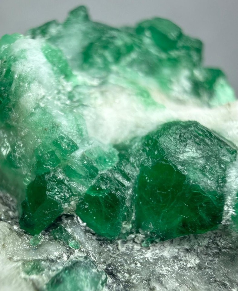 93 GM Full Terminated Bunch( Flower Shape ) Emerald Crystal, High ...