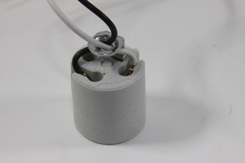 SUN-LITE WHITE PORCELAIN LAMP SOCKET E186278 660 W 250 V 2 WIRE 1/2 ...