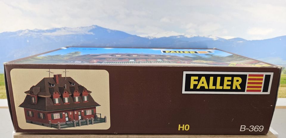 Older Faller HO Scale Club Model Kit - Garden City Duplex House w ...