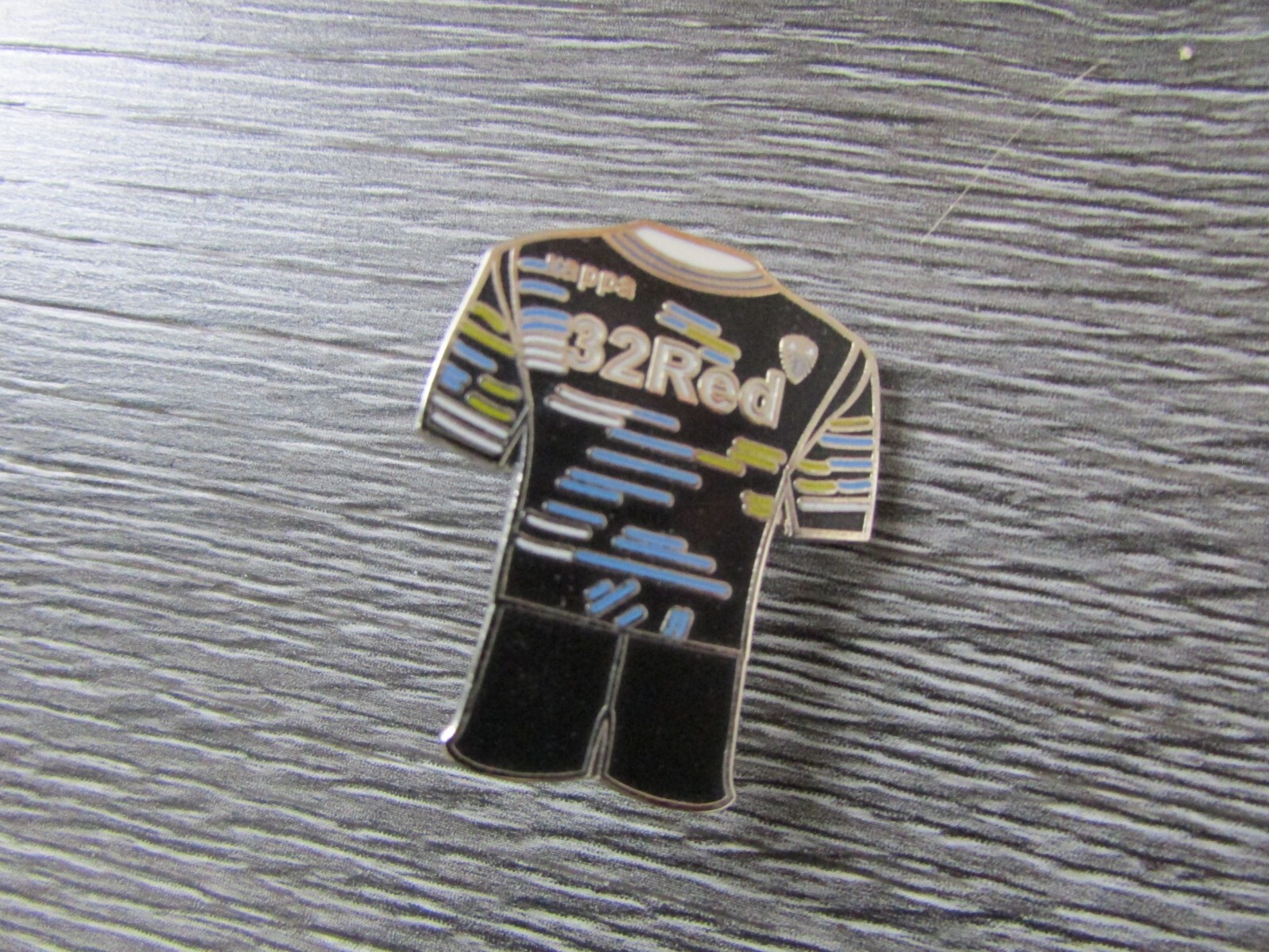 Leeds United Kappa 32red Sponsors Football Kit Shirt Shaped Badge B | eBay