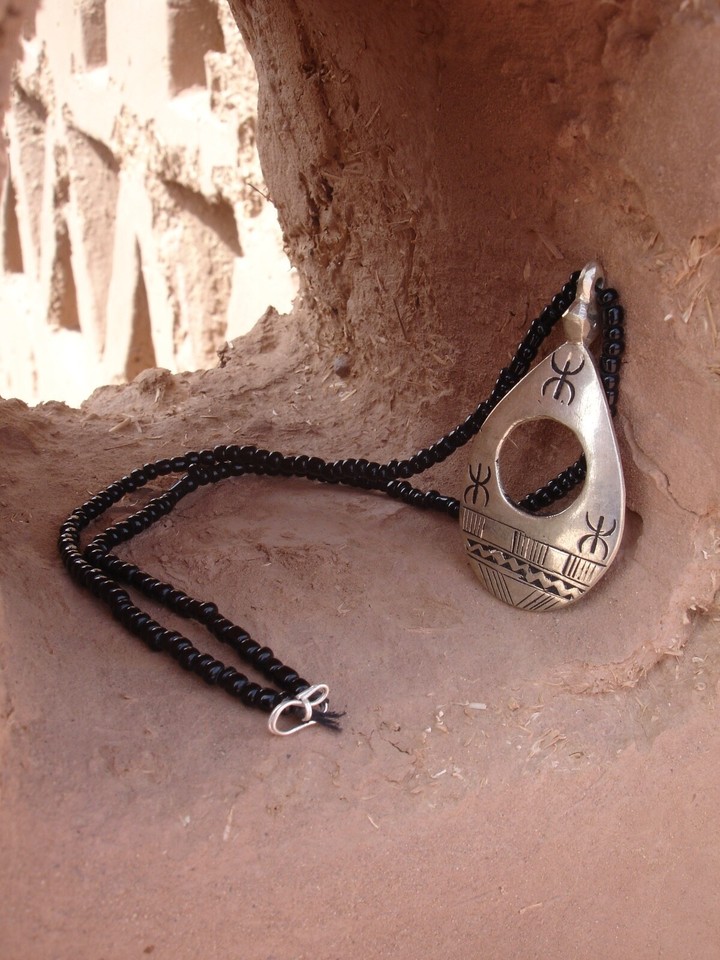 Niger Tuareg ROUNDED Tifinagh alphabet pendant with agate beads L70 mm ...