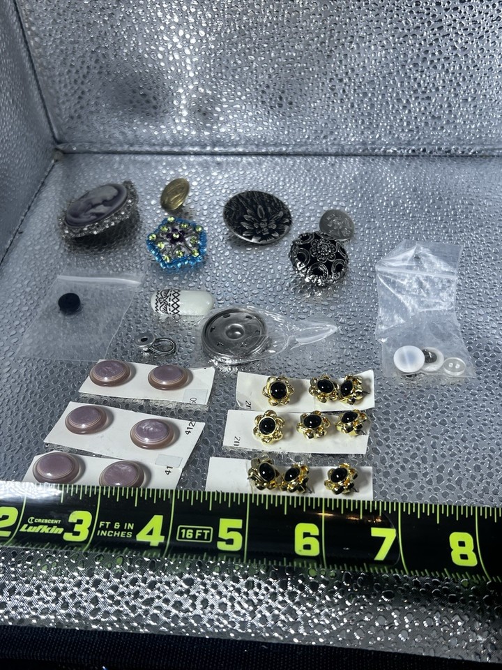 Lot of 25 vintage buttons Unique White Class Cameo Metal Berry Concho ...