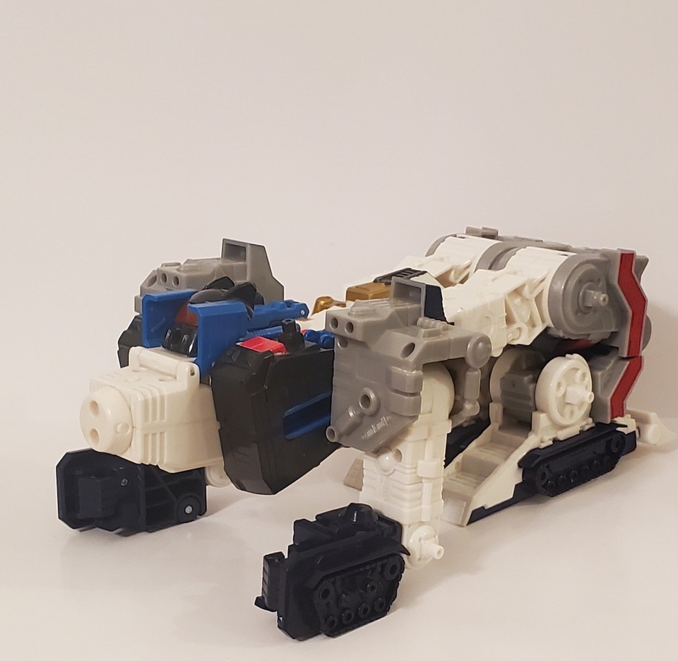 Hasbro Transformers Legacy Titan Class Cybertron Universe Metroplex 13 ...