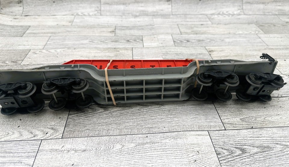Lionel 'O' Train Bundle-Electric Engine, US Steel Car, Gulf Tanker Car ...