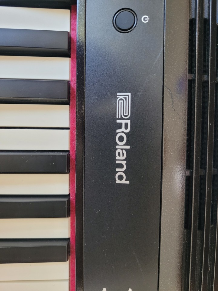 roland electric keyboard! Model GO-61p. Used a couple of times but ...