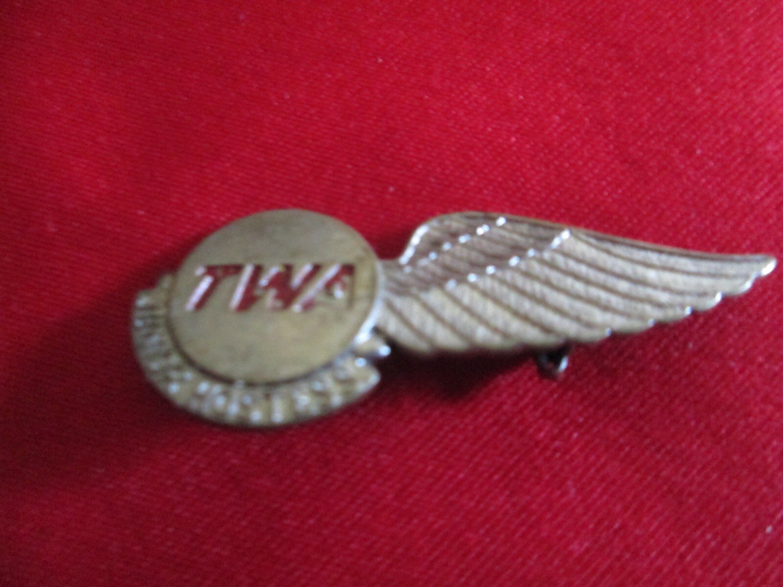 ANTIQUE VINTAGE*TWA JUNIOR HOSTESS WINGS PIN* 1 3/4"W… - Gem