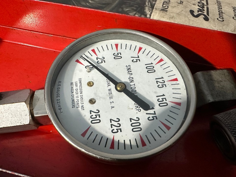 VTG SNAP-ON COMPRESSION GAUGE TESTER IN METAL BOX W / EXTRA'S ...