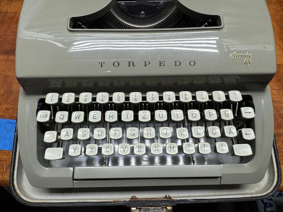 Vintage 1960s Torpedo Classic 18 Portable Typewriter with Case – Made ...