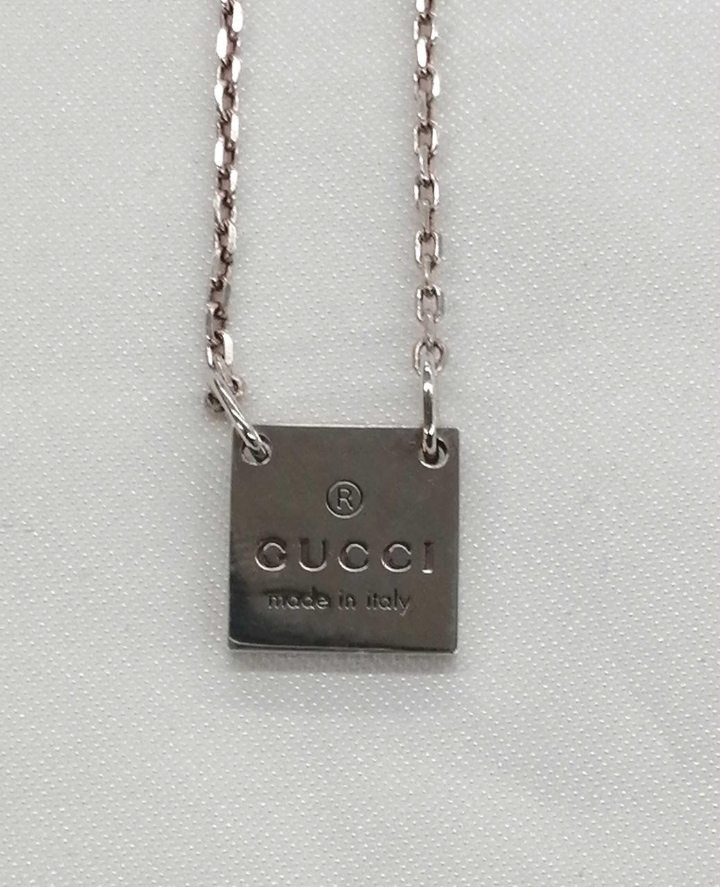 GUCCI Model number: Square plate Silver necklace - Gem