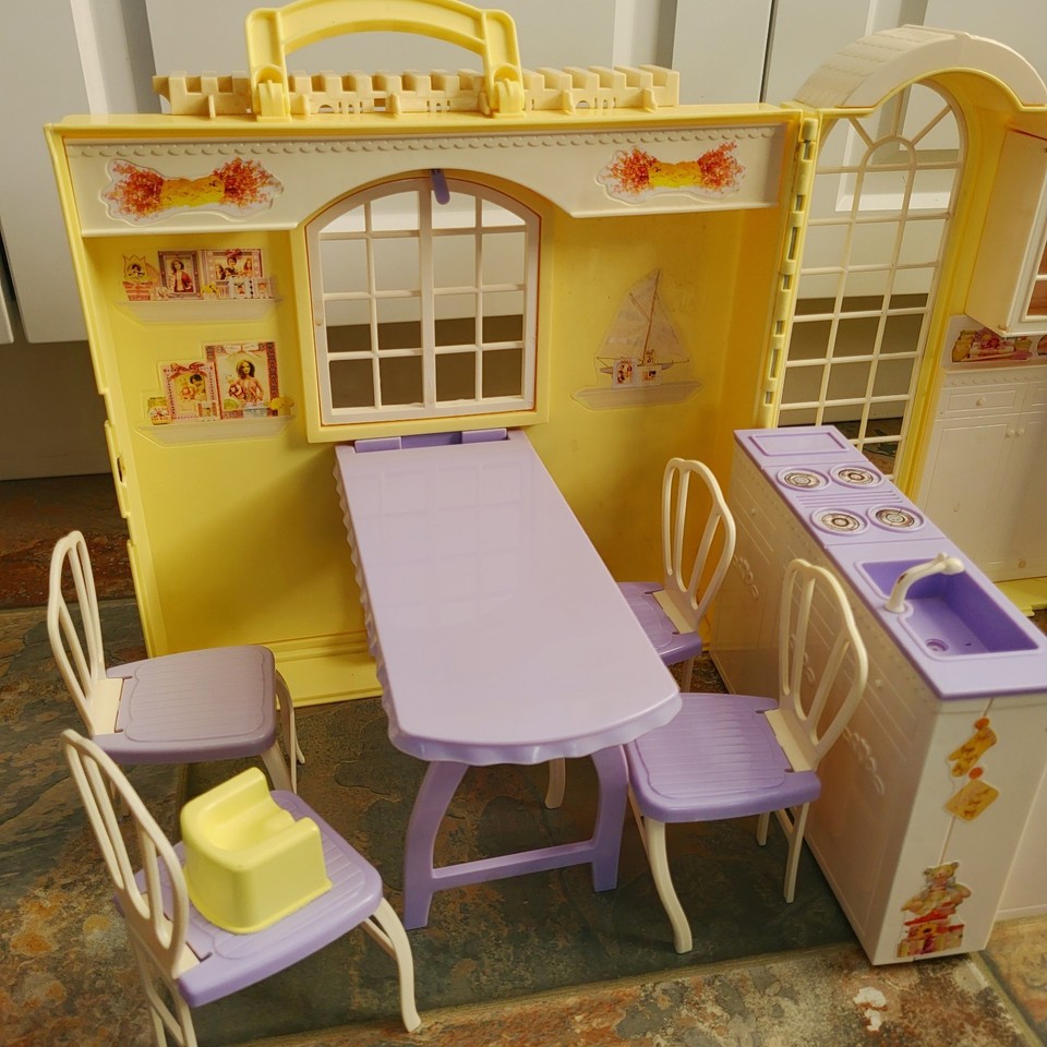 Vintage Barbie Happy Family Grandma’s Kitchen 1998 Fold Up Playset ...