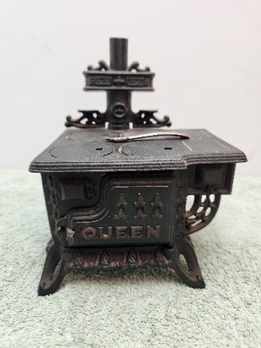Vintage Queen Black Cast Iron Miniature Stove Salesman Sample Dollhouse ...