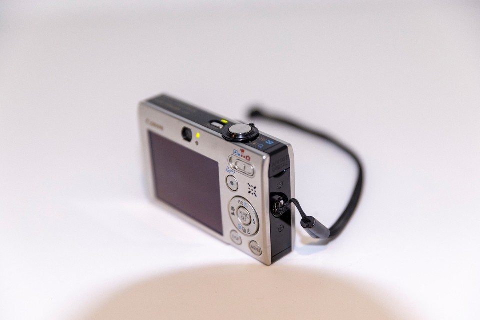 Canon IXUS 85 IS 10MP Digital Camera & Battery/Charger/SD Card/Boxed | eBay