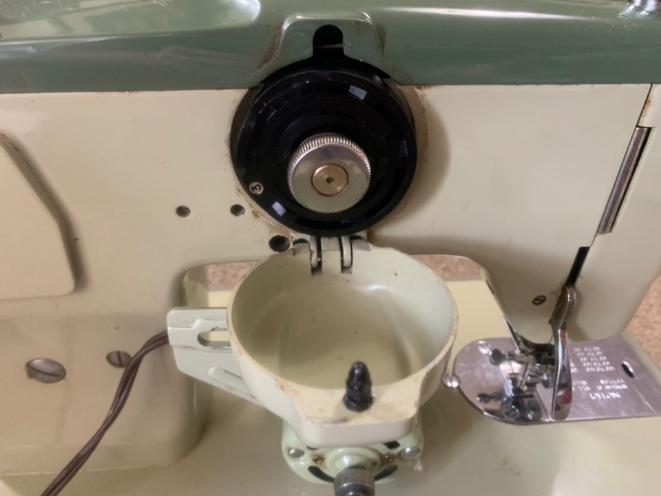 Vintage Riccar Model 303 Mint Green Sewing Machine w/ Singer Case ...