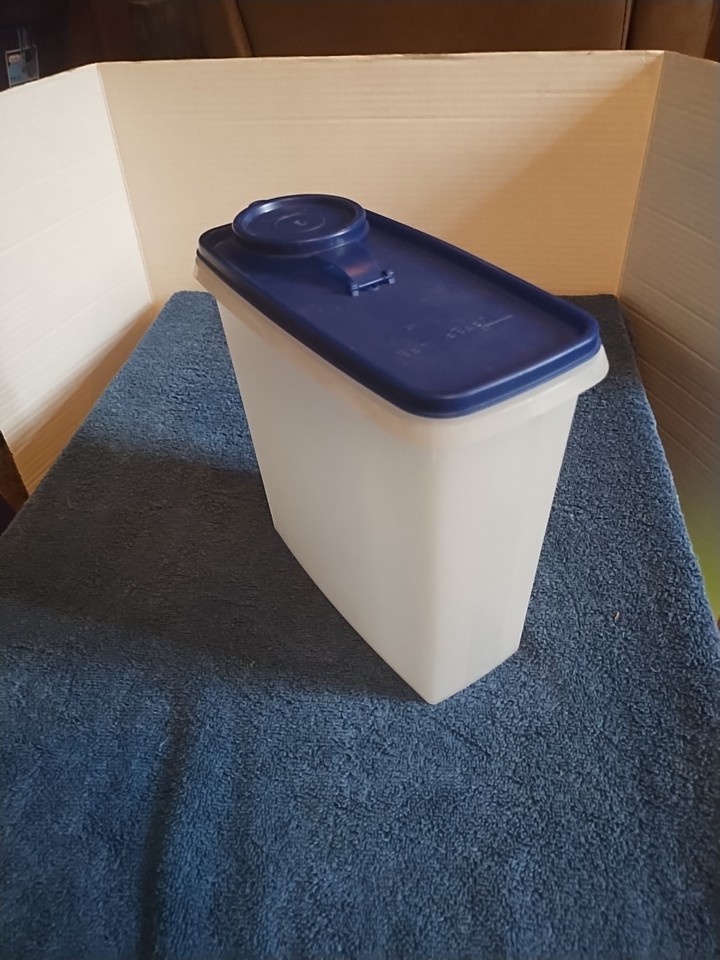Vintage Tupperware Cereal Keeper Storage Container w/Blue Lid 8” x 7.5 ...