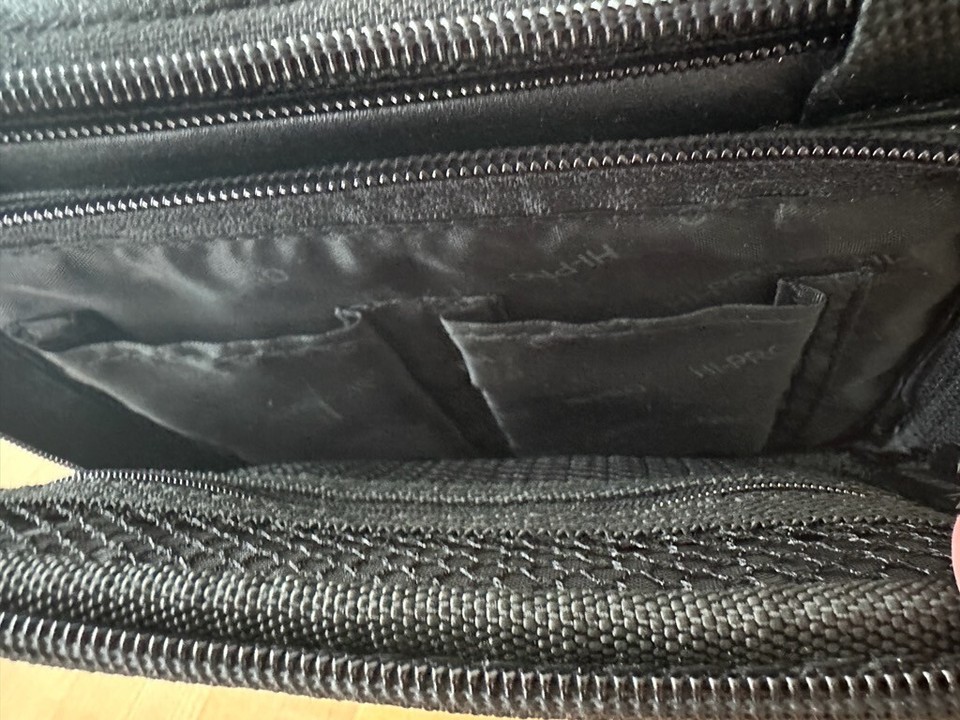 Quantaray black leather Camera Carry/Shoulder bag for Camera and ...