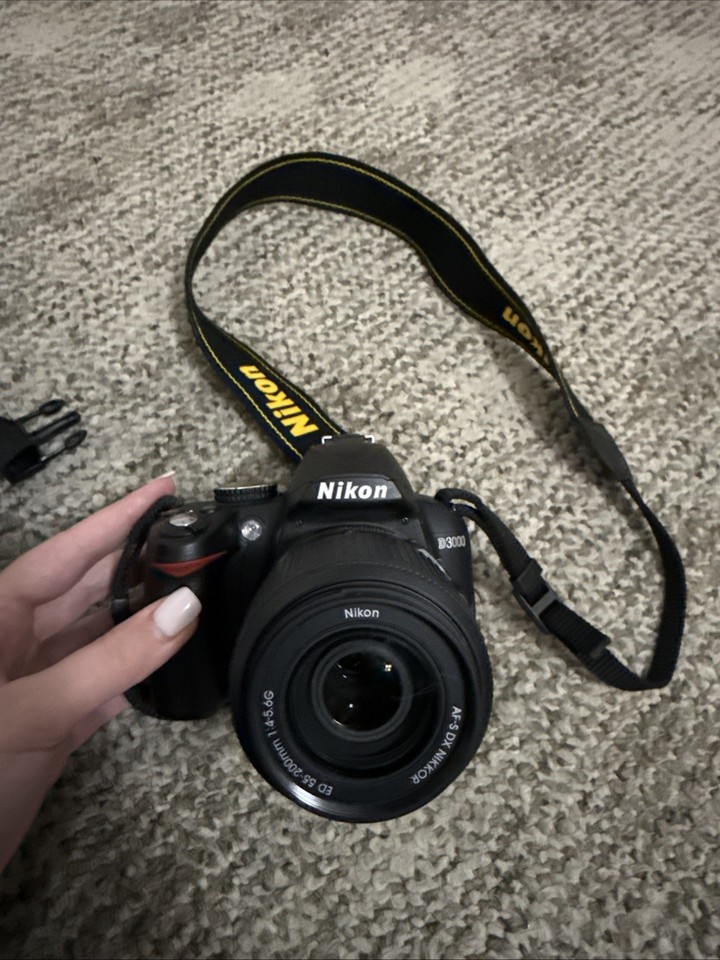 Nikon D3000 Digital SLR Camera, Comes with Batteries, bag, and seperate ...