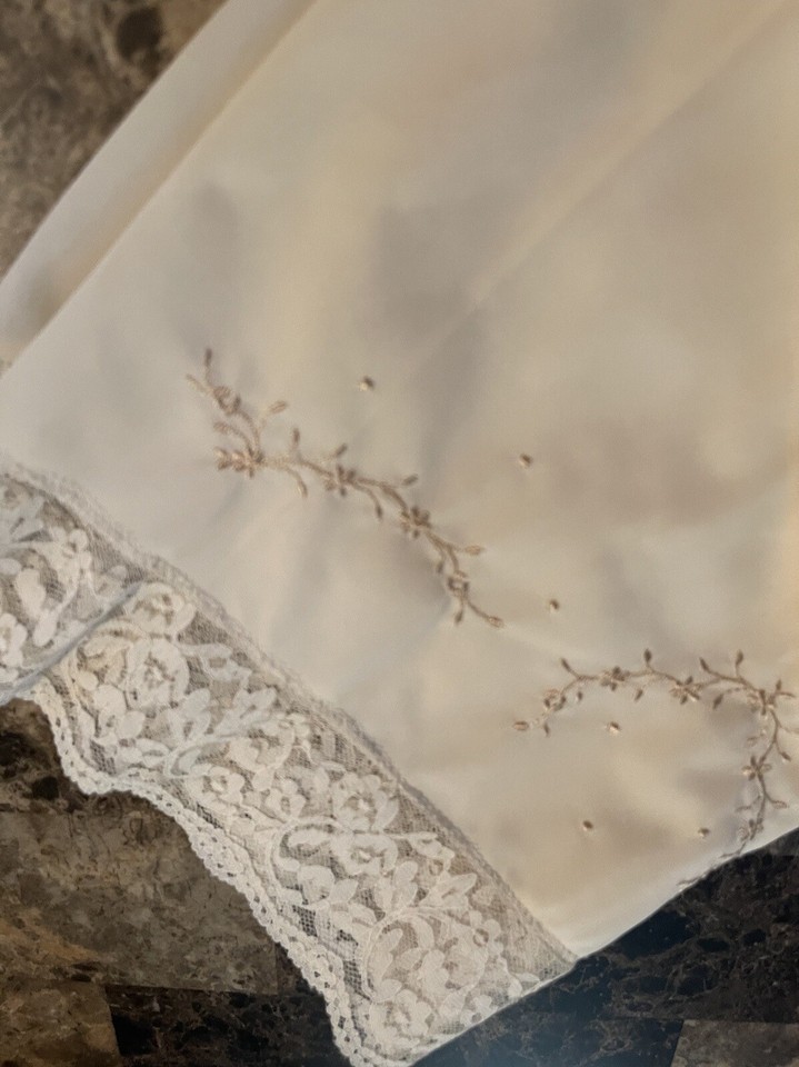 VINTAGE VAL MODE EMBROIDERED HALF SLIP! SIZE MEDIUM | eBay