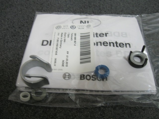 Volkswagen of America 06J998907B Service Kits - Fuel Injector Seal Kit ...