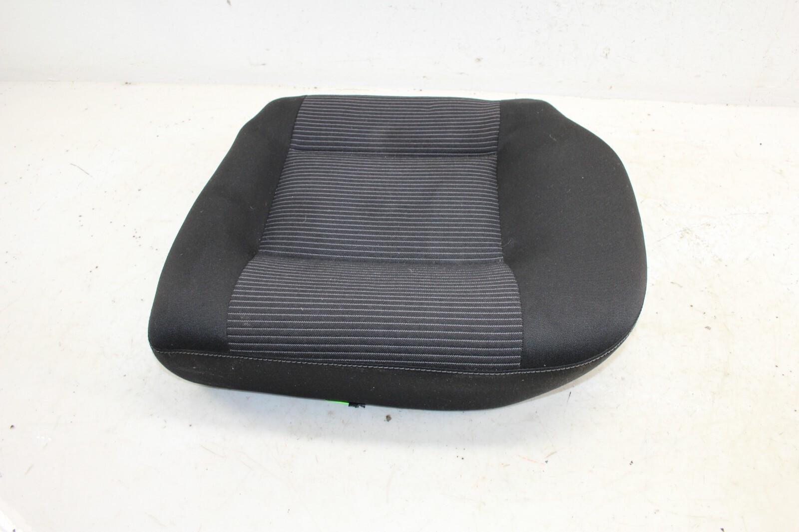 2001-2003 Volkswagen Golf Rear Left Lower Seat Cushion Cloth OEM CG21 ...