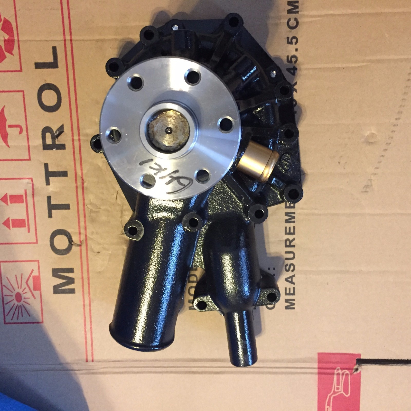 1-13650133-0 1136501331 WATER PUMP FITS ISUZU 6HK1 HITACHI ZAX330 ...